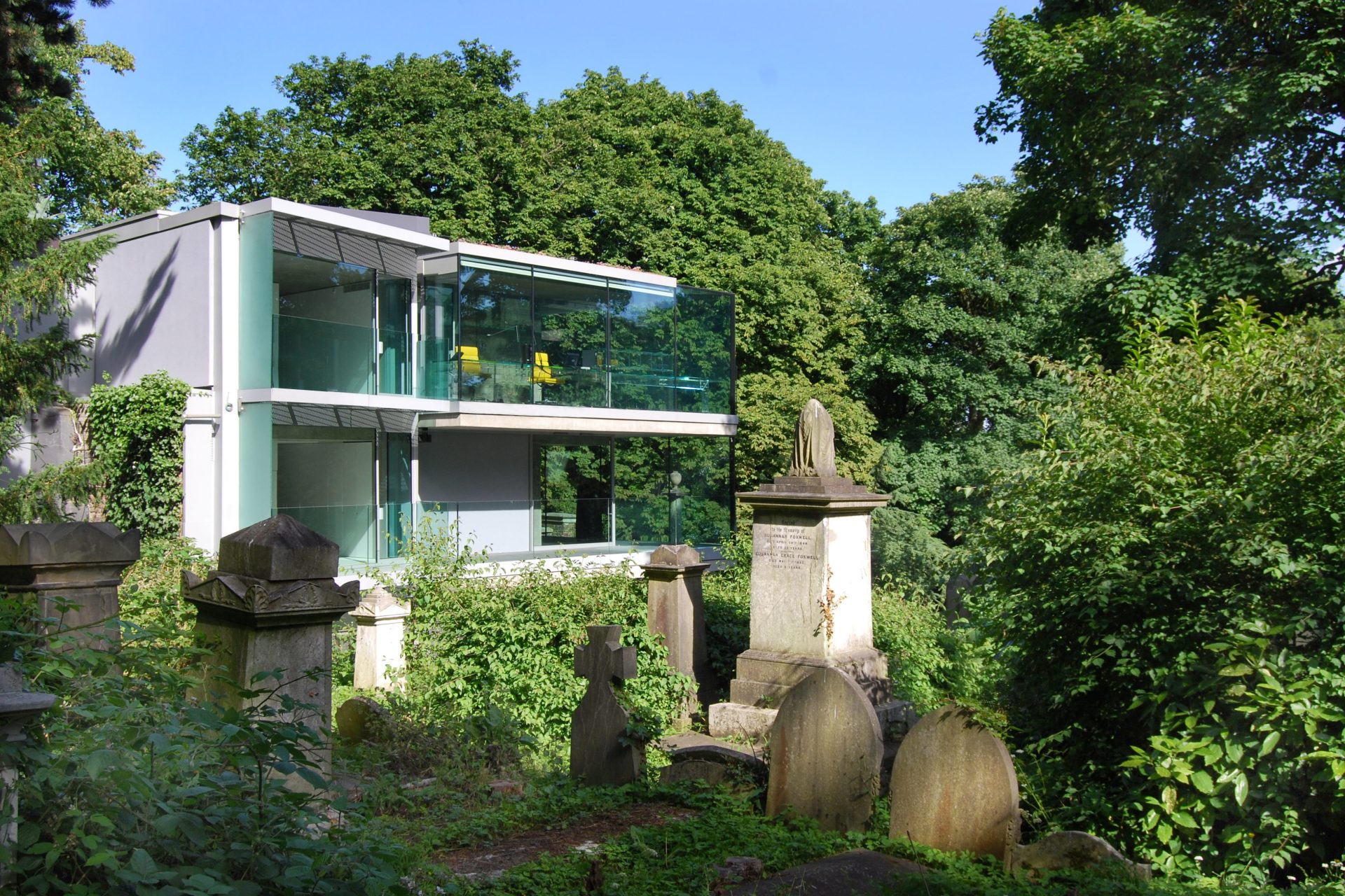 House in Highgate Cemetery – Eldridge