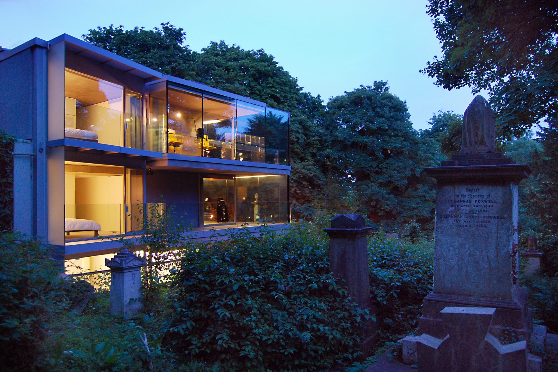 House in Highgate Cemetery – Eldridge